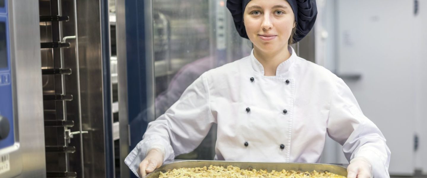 Working in Catering Services, 20 competence points | OSAO