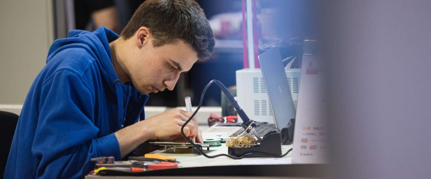 Elektroniikka-asentaja | Tieto- ja viestintätekniikan pt | OSAO